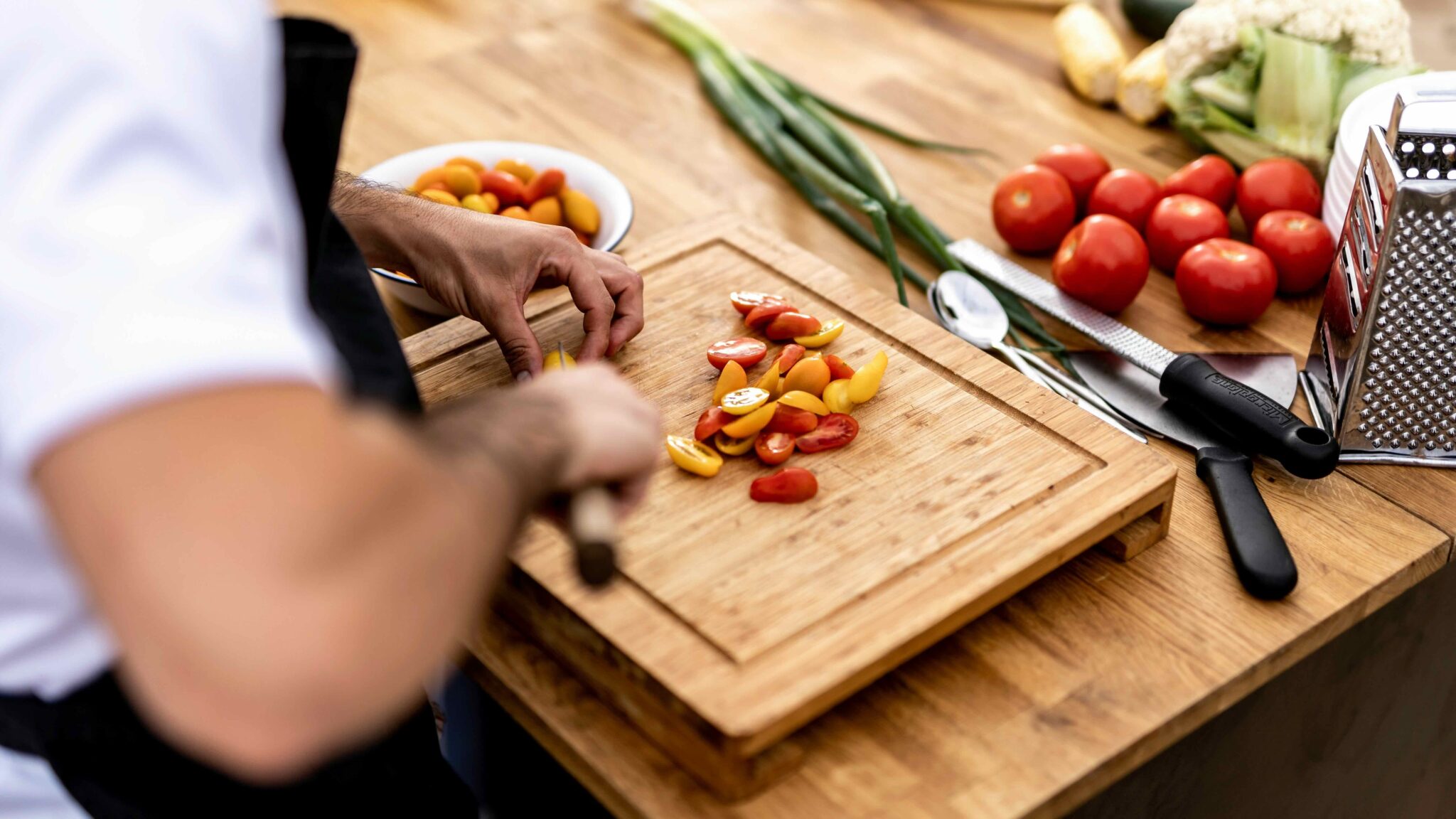 How to Host a Dinner Party: An 8-Step Hosting Guide