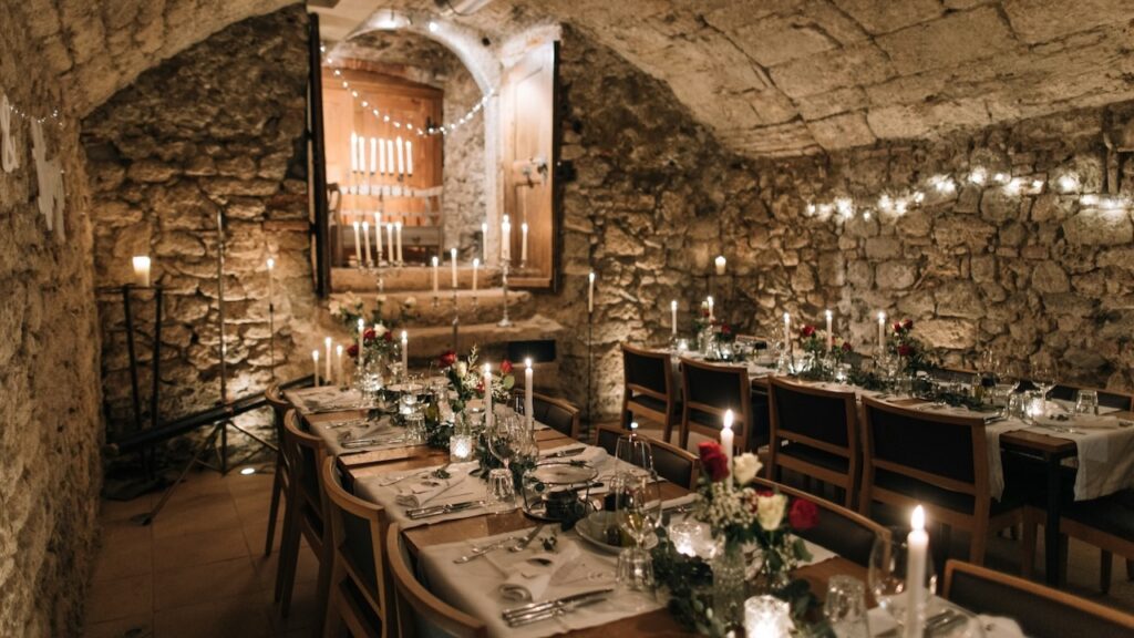 How to Host a Dinner Party: An 8-Step Hosting Guide